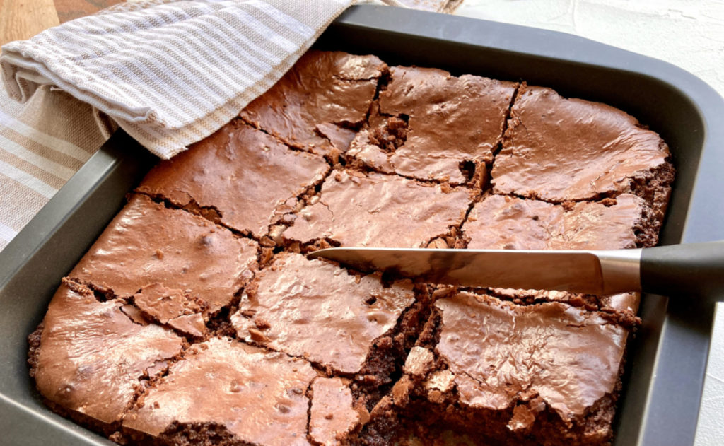 Schoko Brownies - saftig, schokoladig & chewy - Erdbeerschokola.de